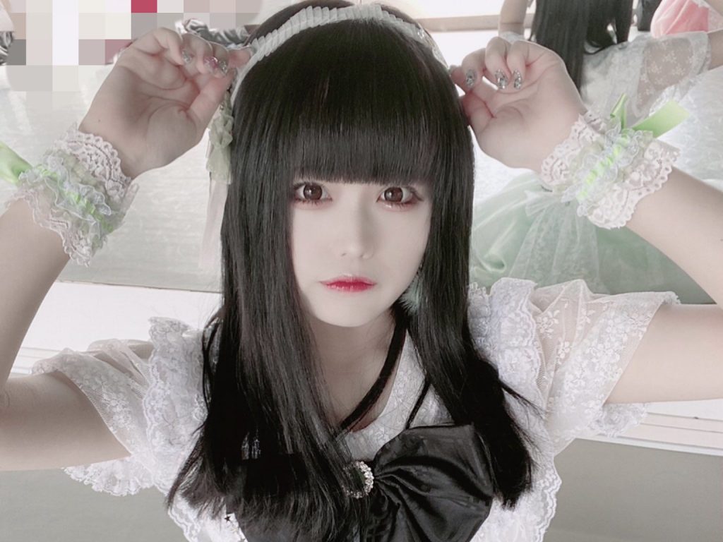 A Bullied Student for Her Looks Turns into A Shimmering Idol Icon
